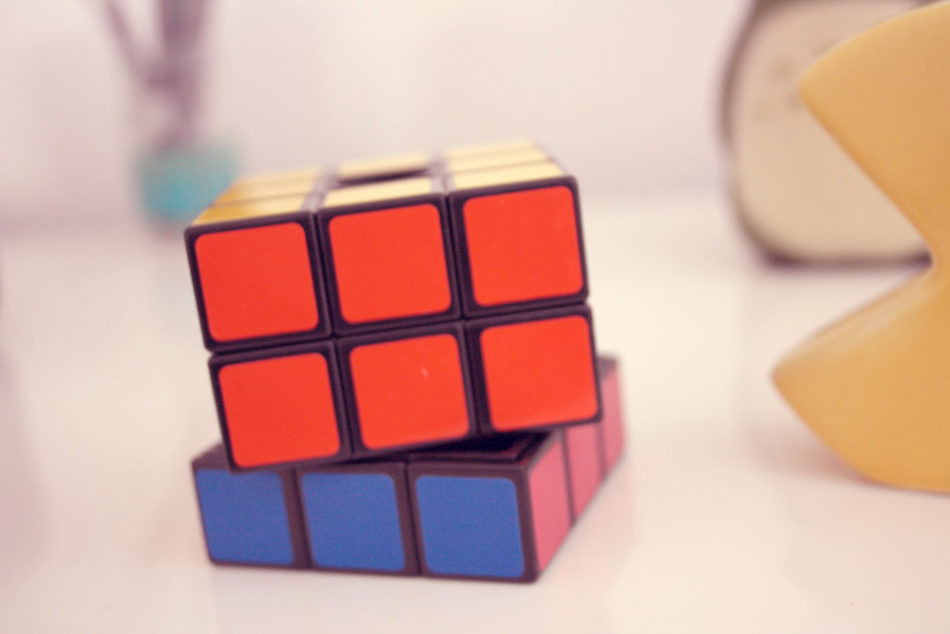 Rubik's cube et Pacman sur ma table